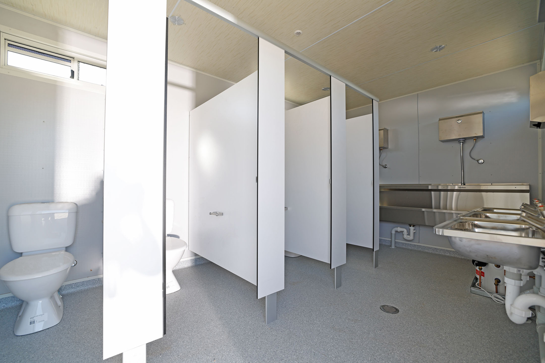 Toilets & Waste Tanks - Grove Hire